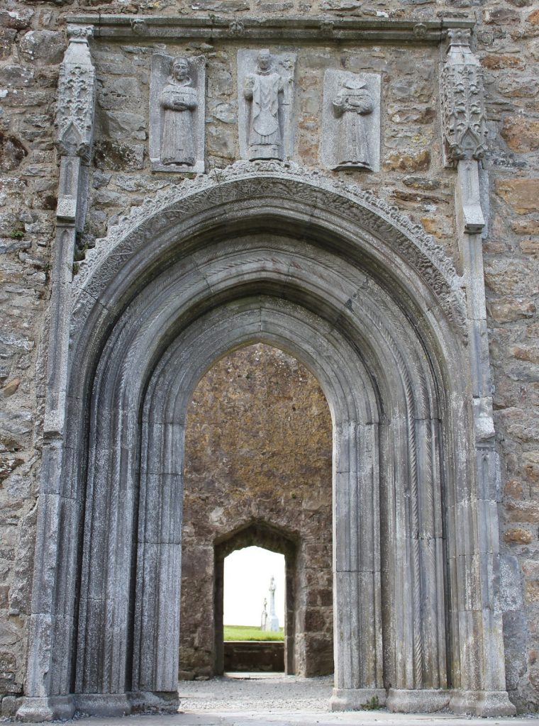 Clonmacnoise whispering arch – Sound Tourism